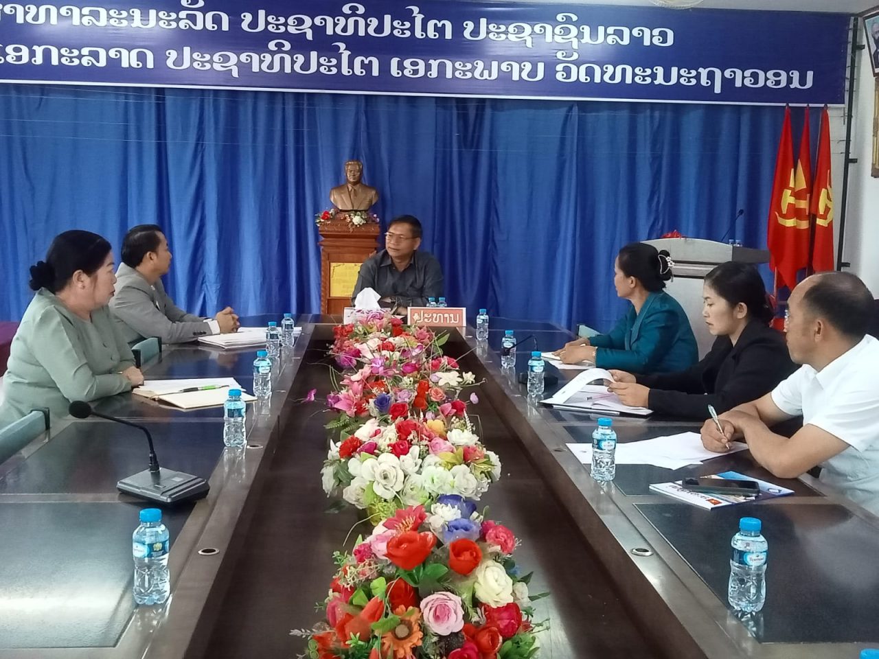 ຮອງປະທານສະພາປະຊາຊົນແຂວງຫຼວງນໍ້າທາ ເຄື່ອນໄຫວວຽກງານຢູ່ ເມືອງວຽງພູຄາ - The ...